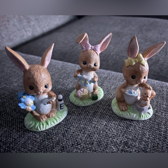 Lefton | Accents | Three Lefton Bunnies Caring For Their Young | Poshmark